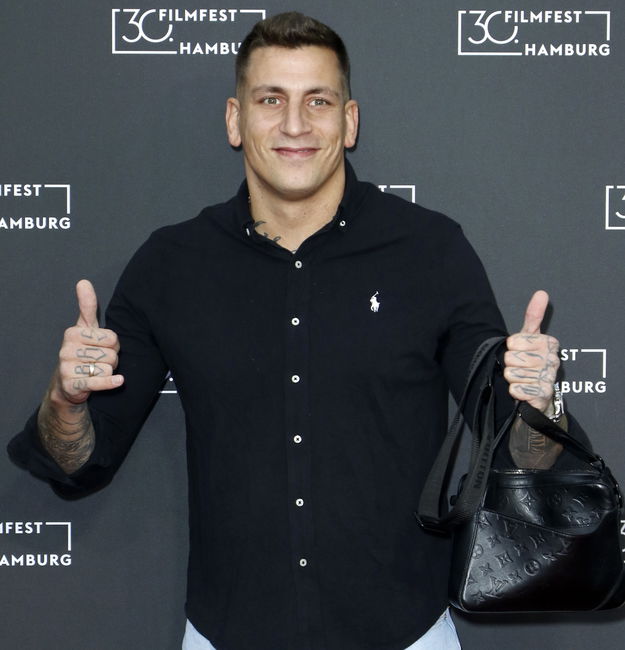 Gzuz aus Haft entlassen: Rapper vorzeitig in offenem Vollzug | bigFM