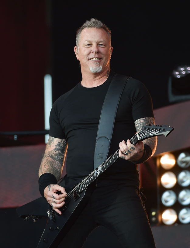 Metallica: James Hetfield lässt sich Lemmys Asche tätowieren | bigFM