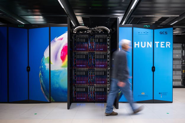 Schneller und teurer: Supercomputer beschleunigt Uni-Analyse | Radio ...