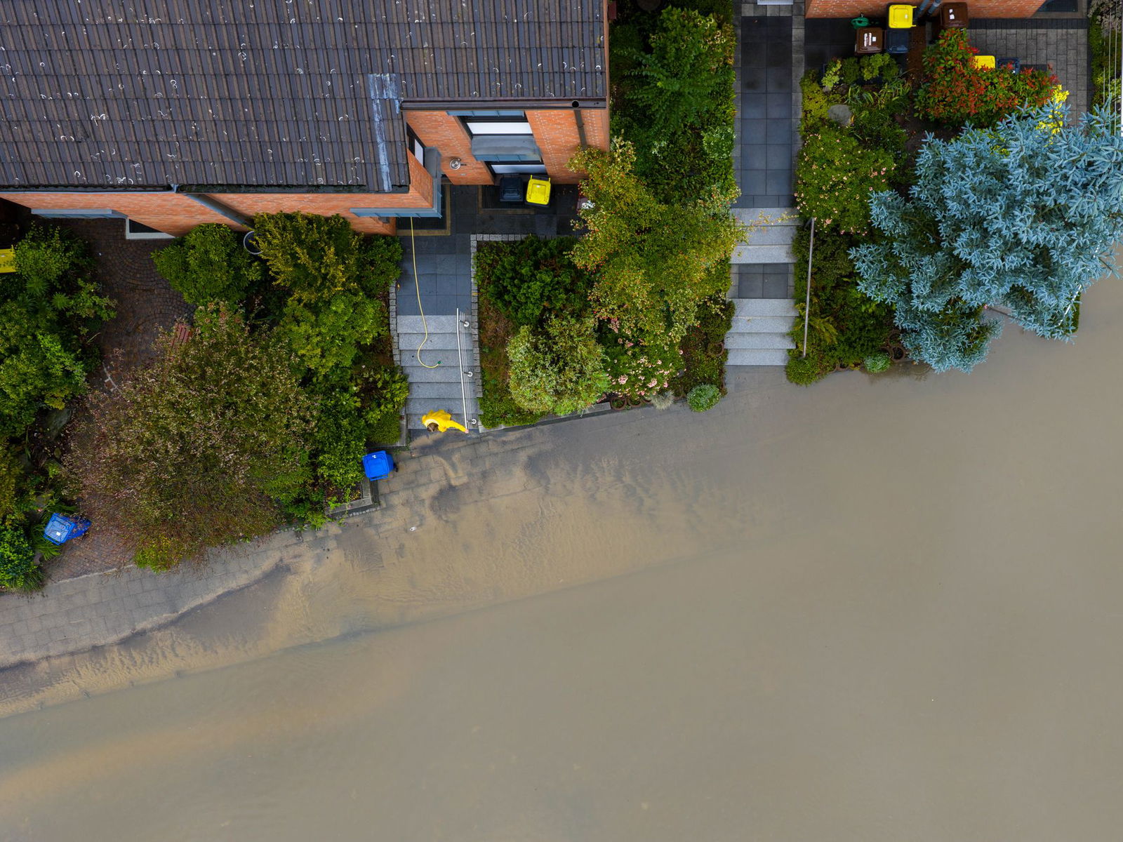 Starkregen überflutet Straßen und Keller im Westen | RPR1.
