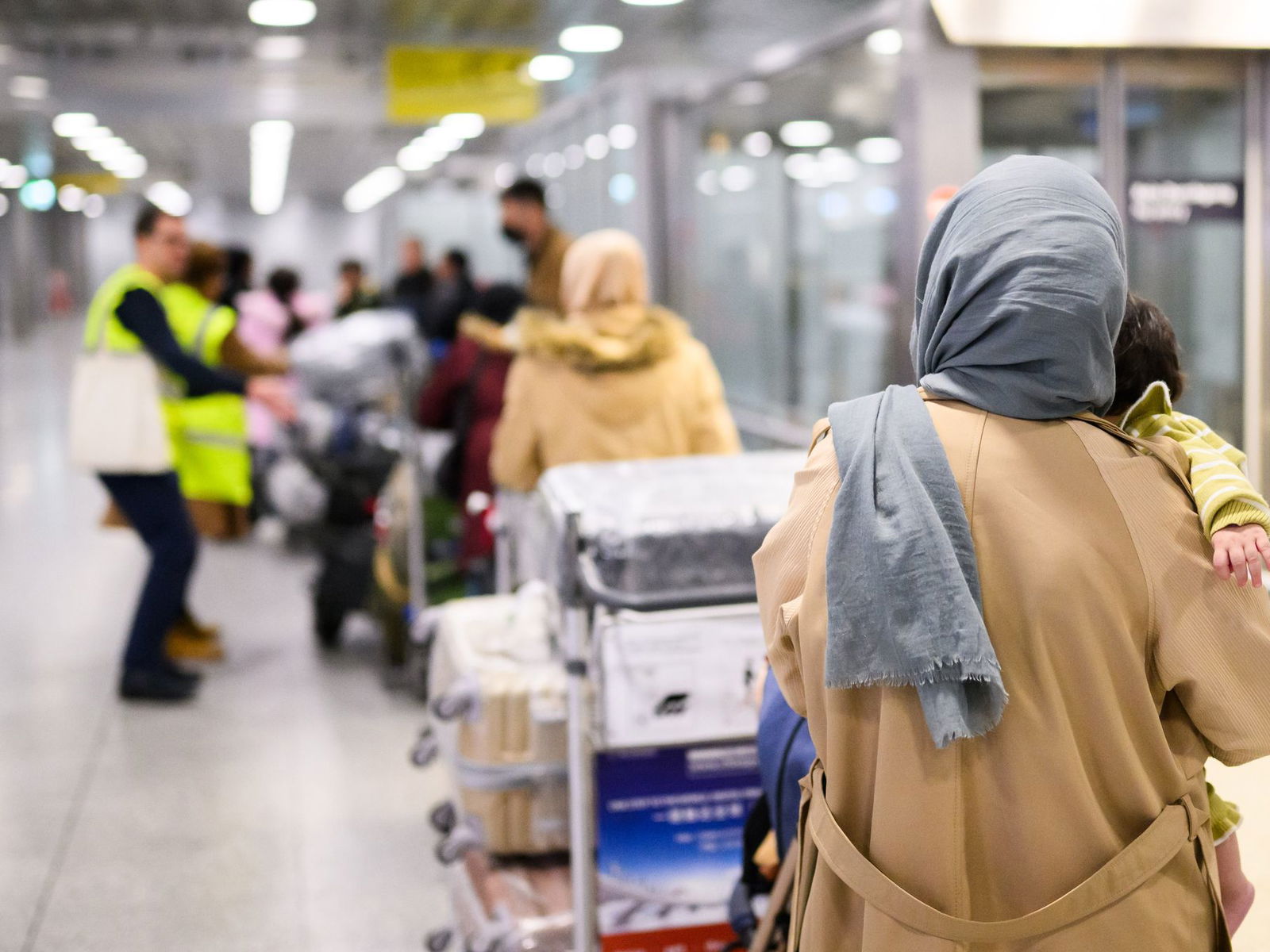 Charterflug bringt rund 140 Afghanen nach Berlin | RPR1.